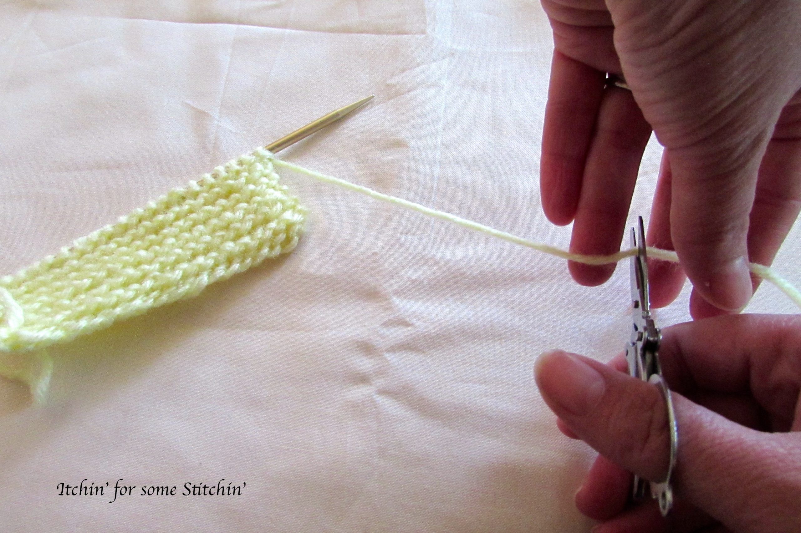 3 Easy Ways to Change Colors in Knitting--Itchin' for some Stitchin'