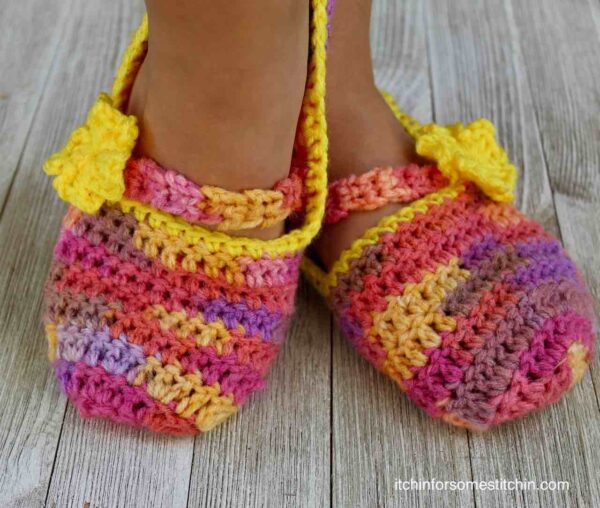 Free Crochet Pattern: Easy Beginner Slippers for Cozy Comfort