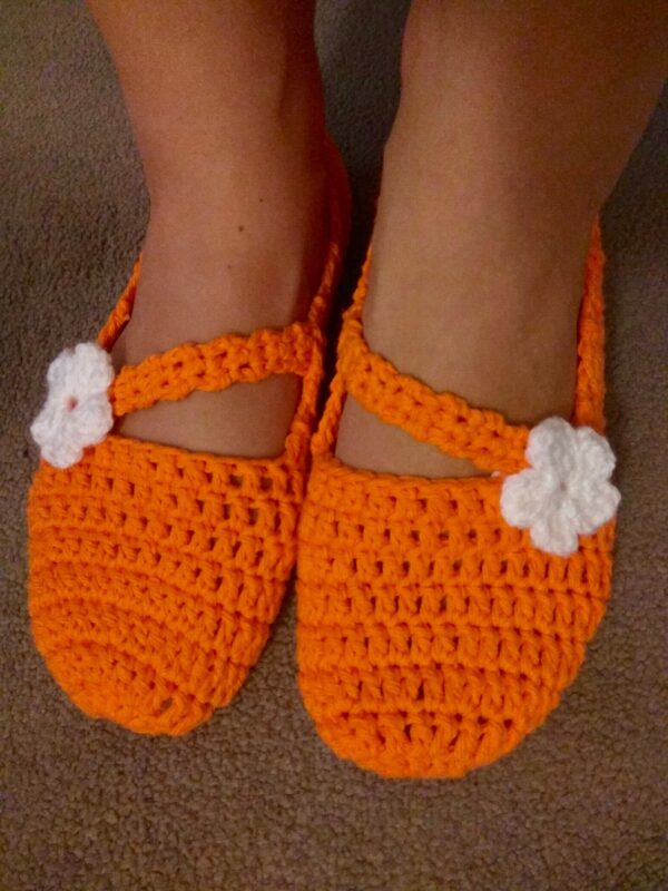 Free Crochet Pattern: Easy Beginner Slippers for Cozy Comfort