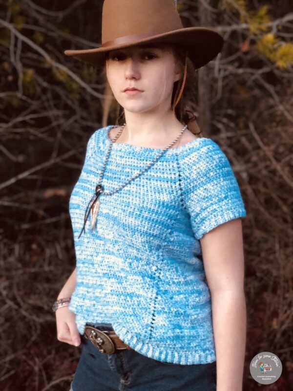 Stylish and Free: Crochet Raglan Top Pattern for the Fashion-Forward