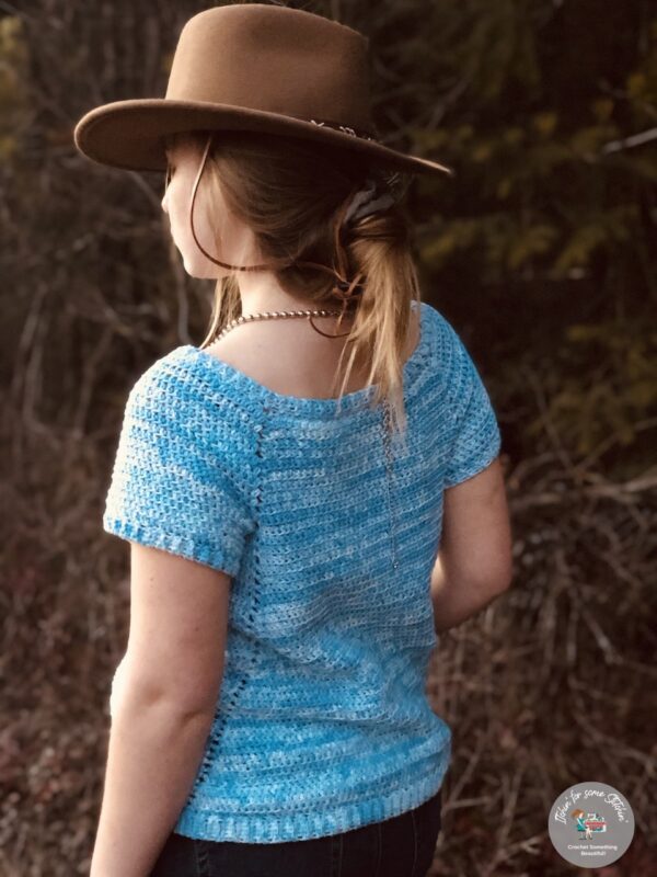 Stylish and Free: Crochet Raglan Top Pattern for the Fashion-Forward